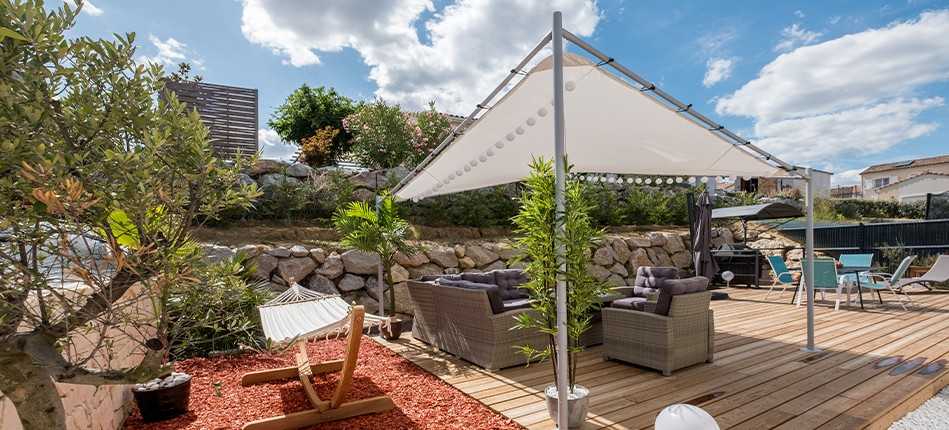 Comment ombrager une terrasse plein sud